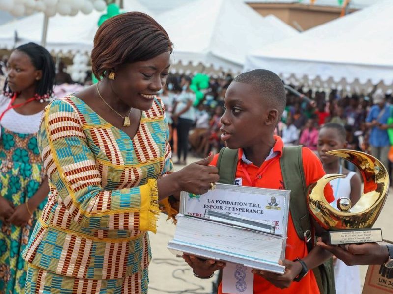 Côte d'Ivoire / 1000 élèves récompensés en présence des ministres
